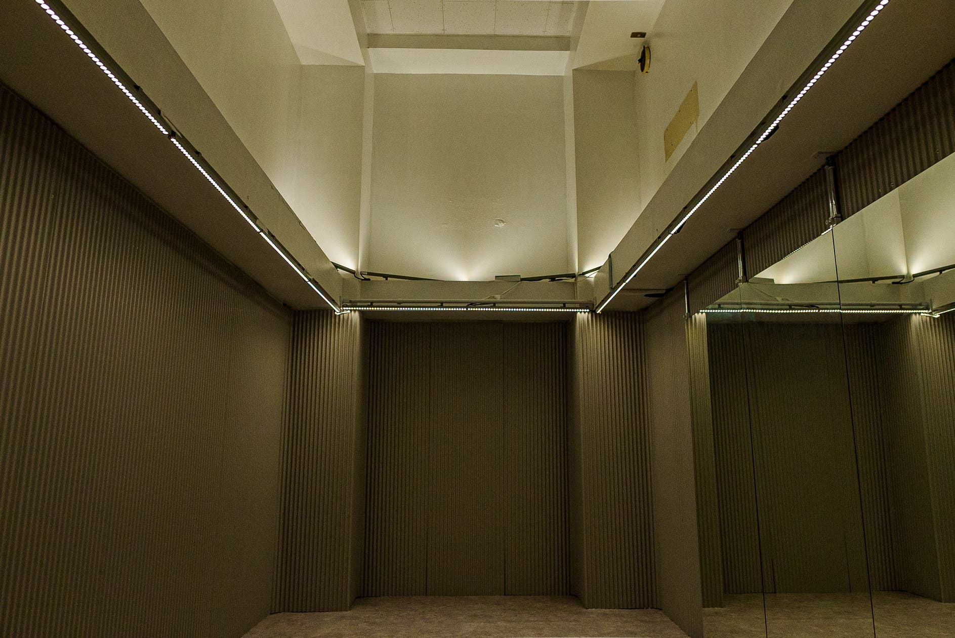 ベストホスト運営✨天高5m！照明で色が変えられる！ポートレート・Tiktok撮影に最適なスペース・ダンススタジオ！【4F】の写真18