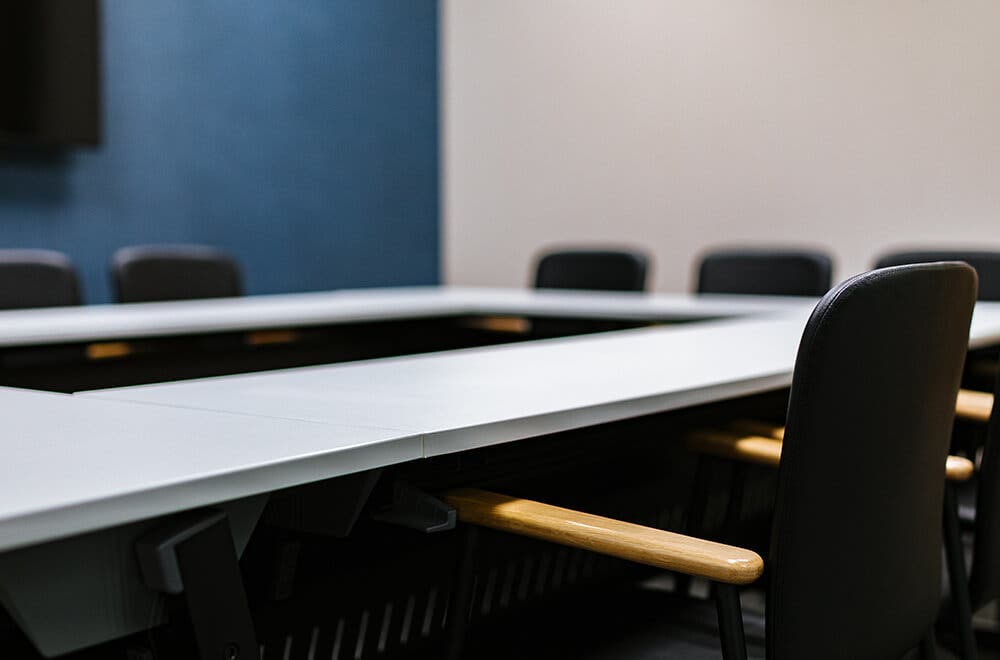 名古屋会議室　Tsudoico 名古屋駅前店　RoomE【国際センター駅直結！ネイビーがキーカラーの室内は最大18名利用可能】の写真5