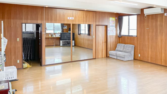 レンタルスペースかとう・2階ホール<24時間、最大20名利用可能なスペース(パーティ/懇親会/演奏/ダンス/体操/会議)>の写真1