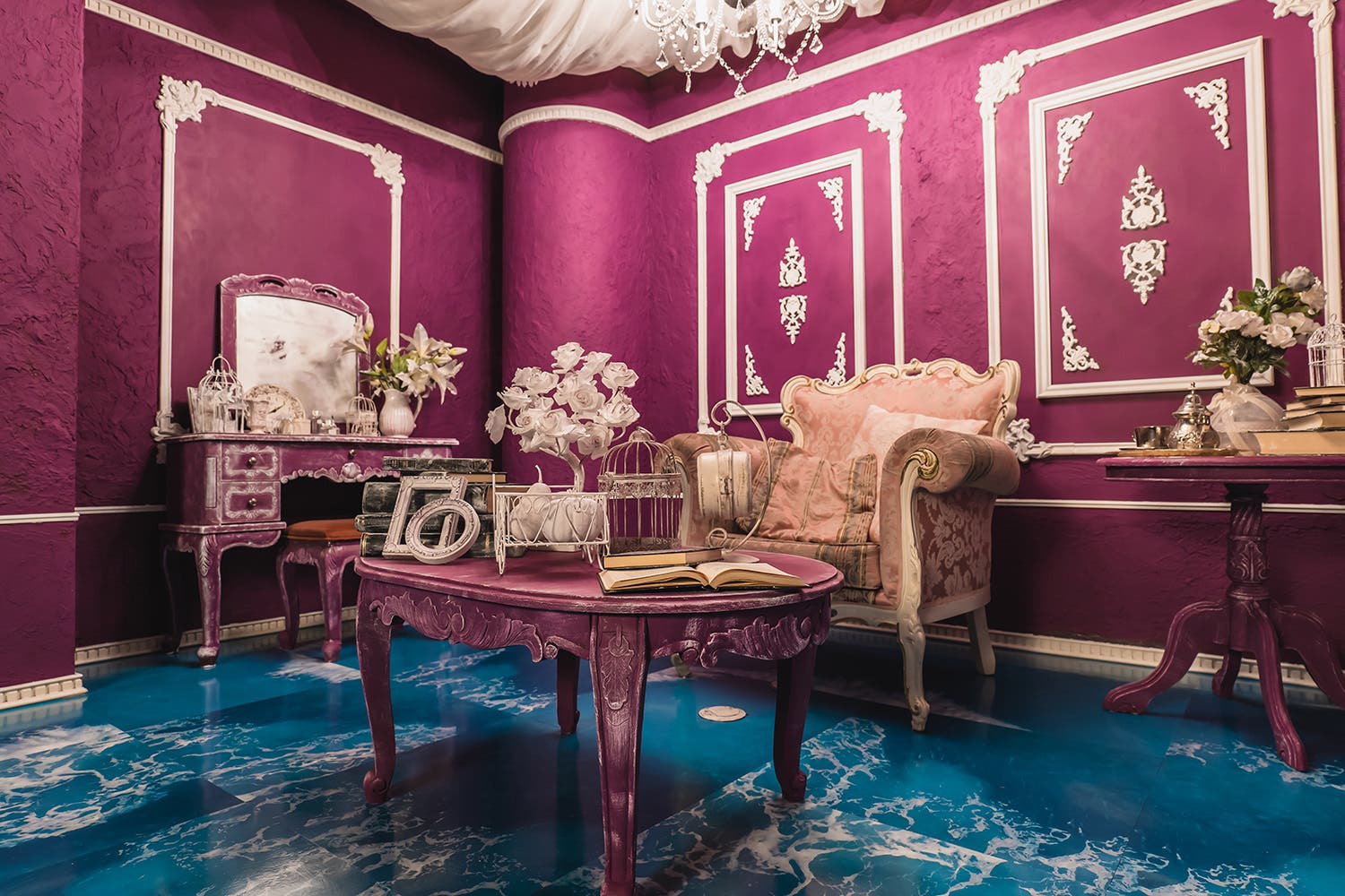 【ゴシック&ロリータスタジオ】ゴシックでダークな色味　コスプレ撮影にピッタリ！　ダンス可能！　 TVや雑誌の撮影実績多数！の写真14