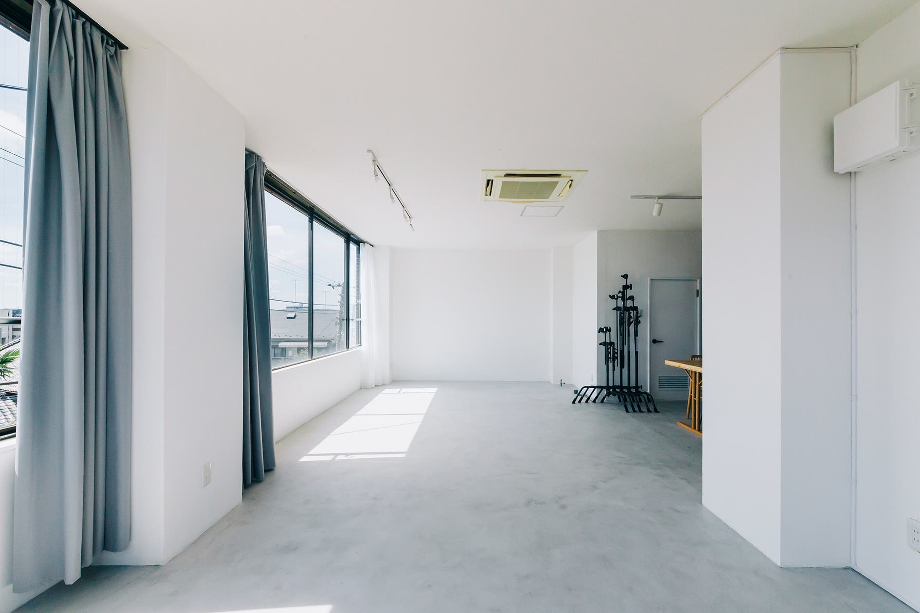 【 無料機材も充実 】 南向き窓で柔らかい自然光・白壁・モルタル床・奥行き8m ・清潔【駅近！大田区馬込駅2分】の写真7