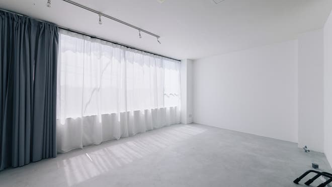 【 無料機材も充実 】 南向き窓で柔らかい自然光・白壁・モルタル床・奥行き8m ・清潔【駅近!大田区馬込駅2分】の写真3