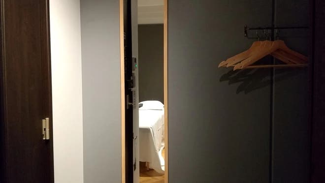 【福岡祇園駅 5番出口から徒歩3分】ホテルの客室をサロンに!対面の椅子があるお部屋です!【201号室】minoribaの写真4