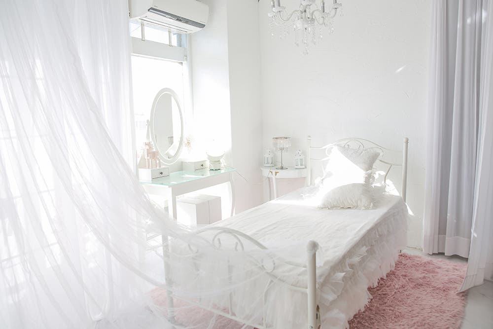 蒲田撮影スタジオ「スタジオカプラ」Aスタジオ　自然光・エレガンス調・姫ベッド　教室セットの写真15