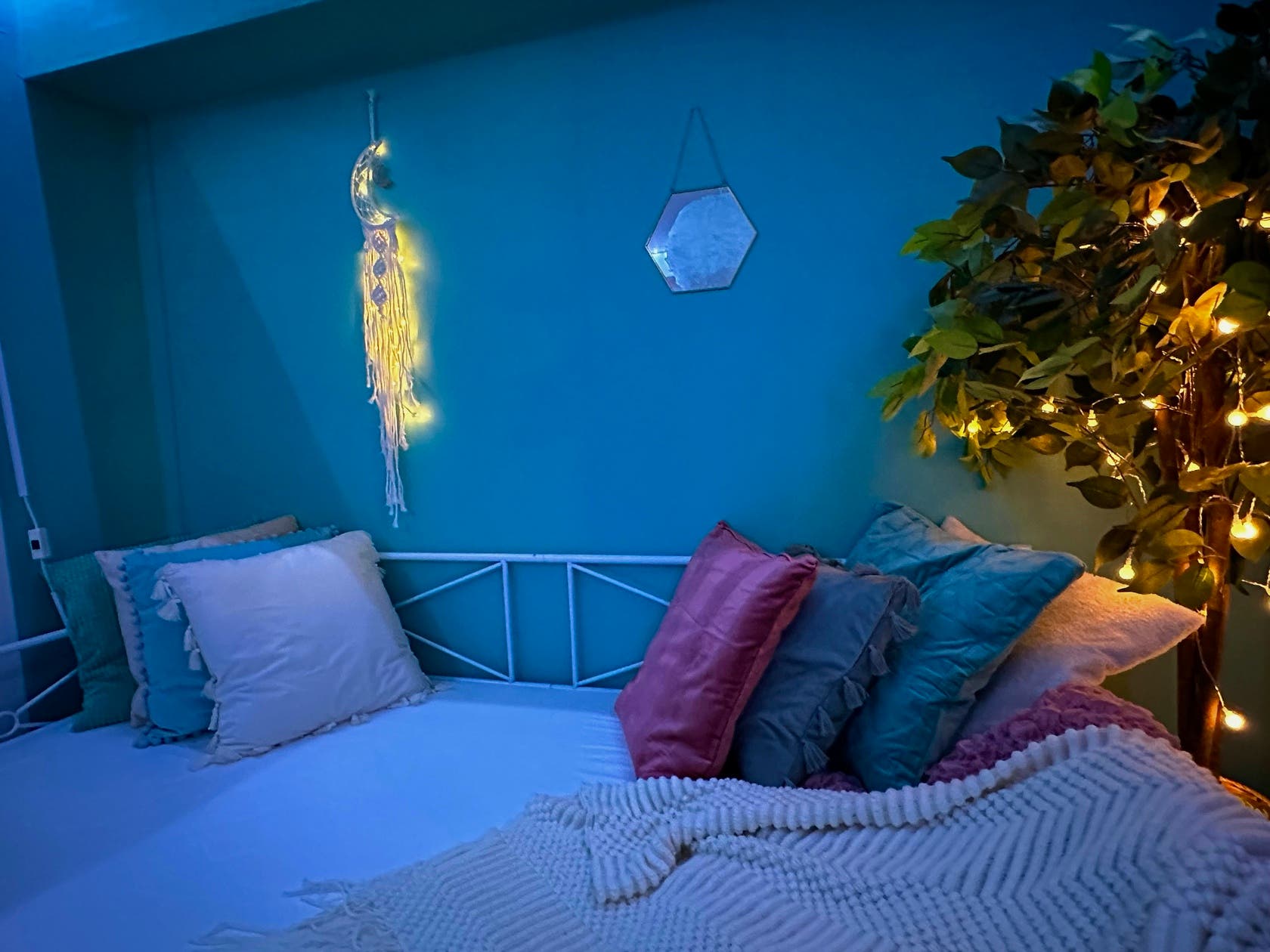 🌸学割&レベチな特割🌸SNSで大人気‼︎LEDライト搭載✨100インチプロジェクター映画見放題🎥大人気ゲーム機、ボドゲ完備の写真13