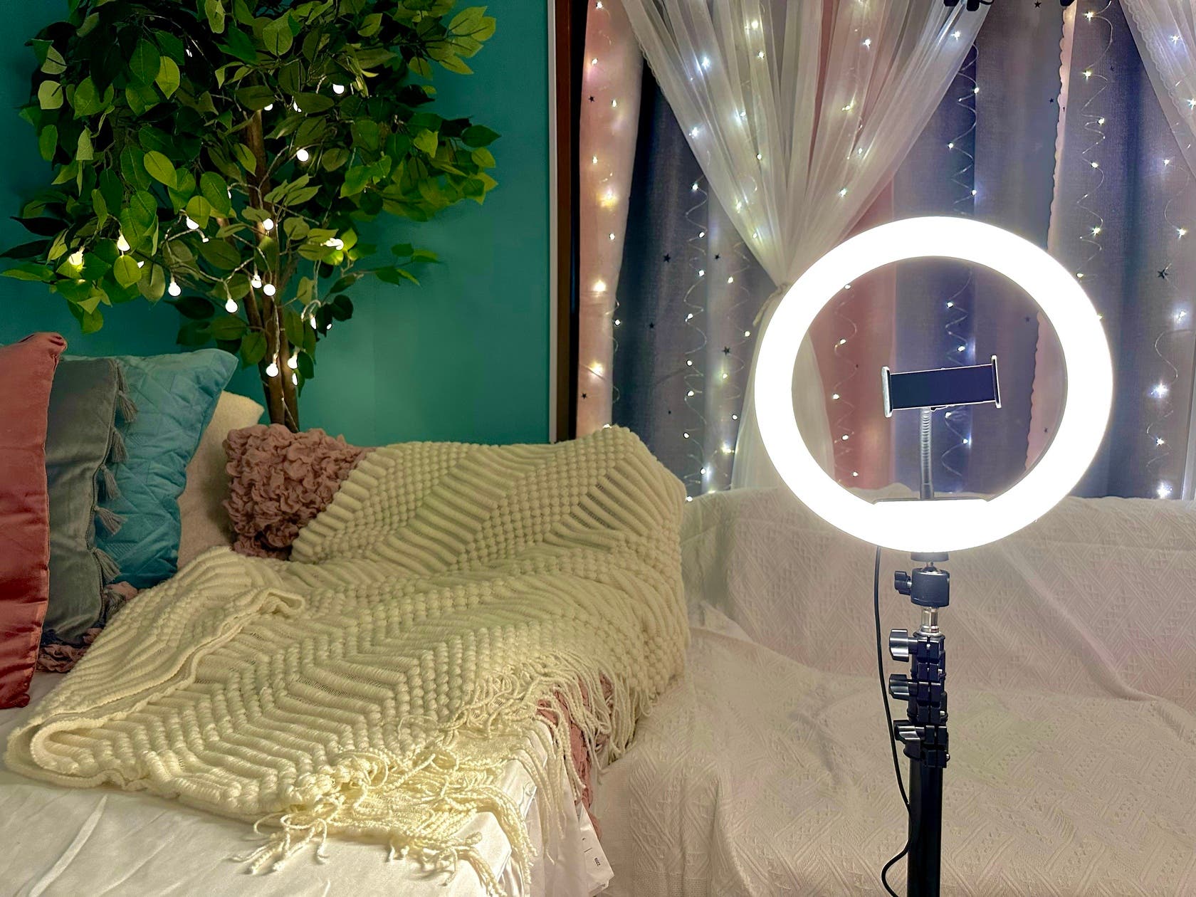 🌸学割&レベチな特割🌸SNSで大人気‼︎LEDライト搭載✨100インチプロジェクター映画見放題🎥大人気ゲーム機、ボドゲ完備の写真20