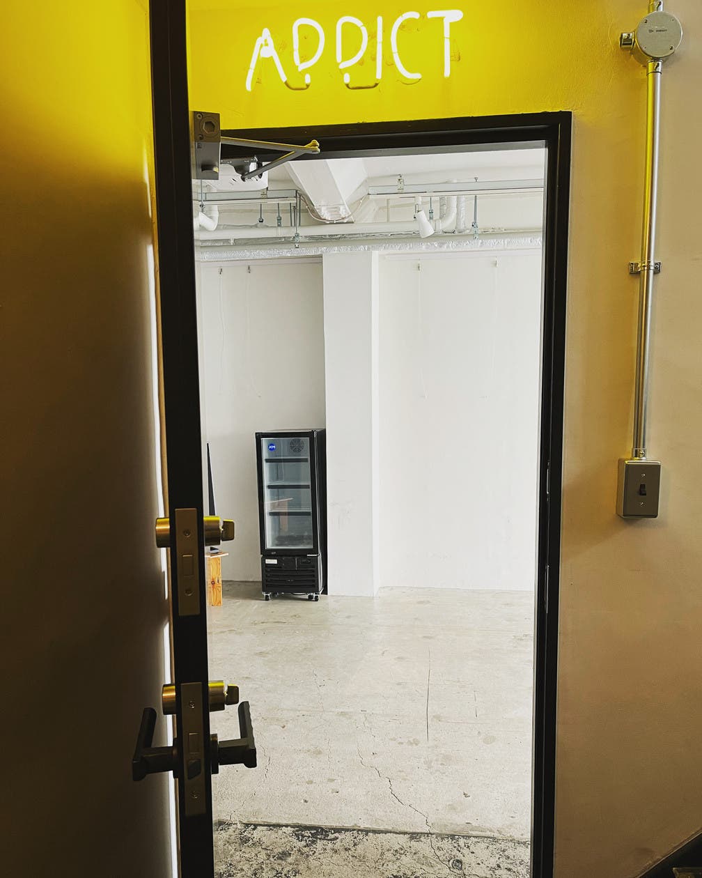 【addict.gallery】桜川駅徒歩1分。自然光が射すギャラリー・イベントスペースの写真4