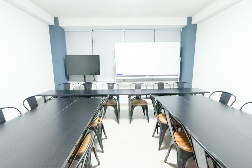 【池袋駅1b出口41秒！24名】大型ディスプレイ・ホワイトボード・高速WiFi全て無料！土足可！ふれあい貸し会議室 池袋No57の写真6