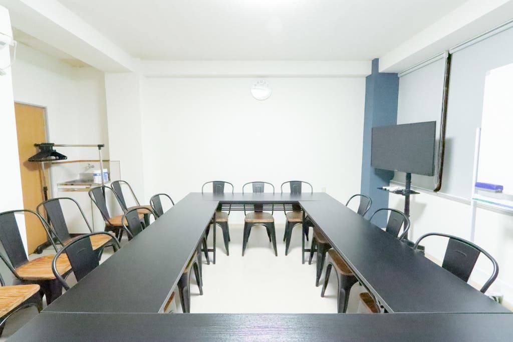 【池袋駅1b出口41秒！24名】大型ディスプレイ・ホワイトボード・高速WiFi全て無料！土足可！ふれあい貸し会議室 池袋No57の写真8