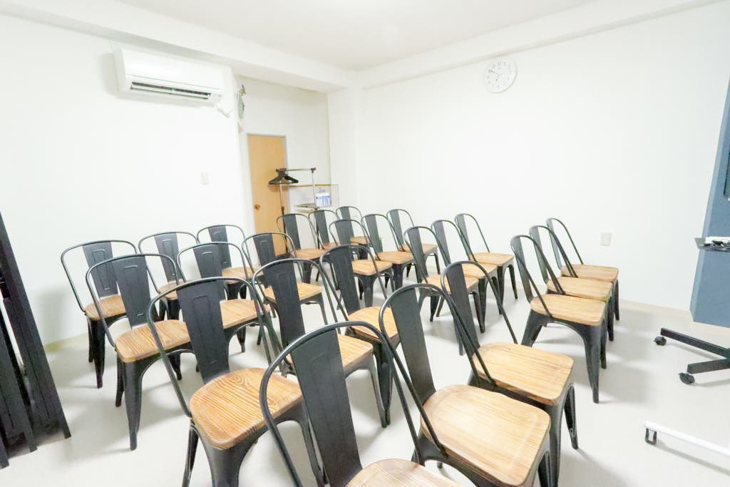 【池袋駅1b出口41秒！24名】大型ディスプレイ・ホワイトボード・高速WiFi全て無料！土足可！ふれあい貸し会議室 池袋No57の写真13