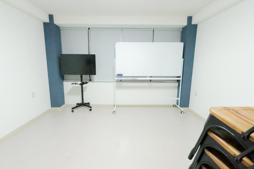 【池袋駅1b出口41秒！24名】大型ディスプレイ・ホワイトボード・高速WiFi全て無料！土足可！ふれあい貸し会議室 池袋No57の写真17