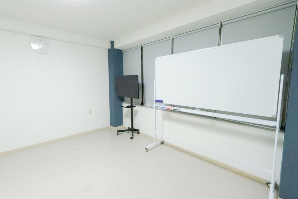 【池袋駅1b出口41秒！24名】大型ディスプレイ・ホワイトボード・高速WiFi全て無料！土足可！ふれあい貸し会議室 池袋No57の写真18