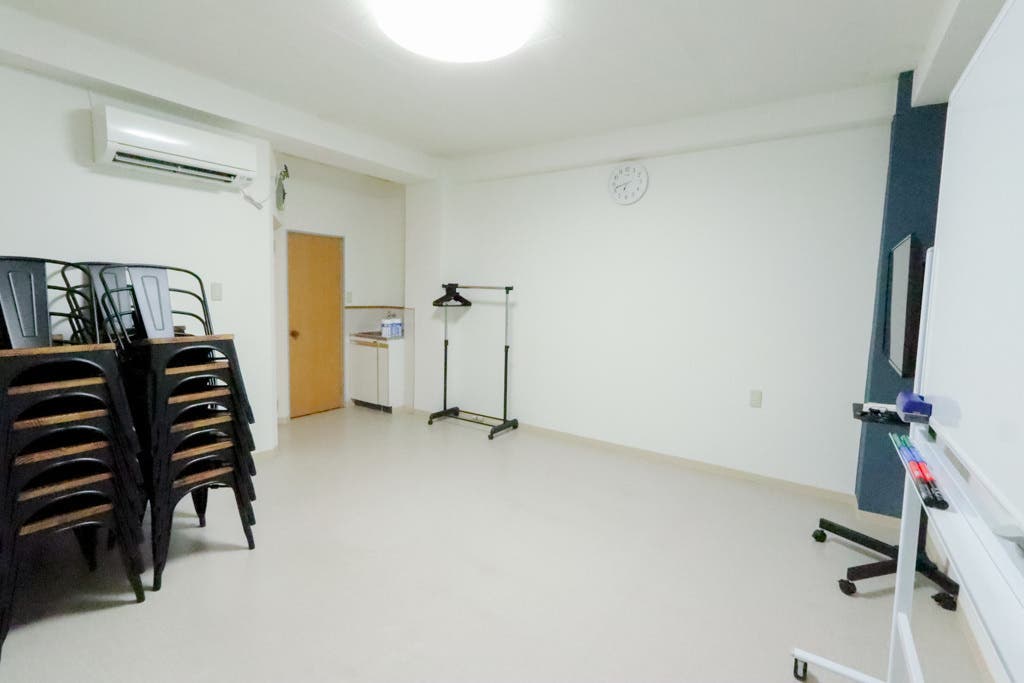 【池袋駅1b出口41秒！24名】大型ディスプレイ・ホワイトボード・高速WiFi全て無料！土足可！ふれあい貸し会議室 池袋No57の写真19