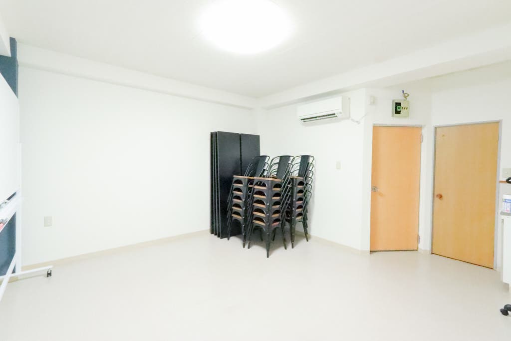 【池袋駅1b出口41秒！24名】大型ディスプレイ・ホワイトボード・高速WiFi全て無料！土足可！ふれあい貸し会議室 池袋No57の写真20