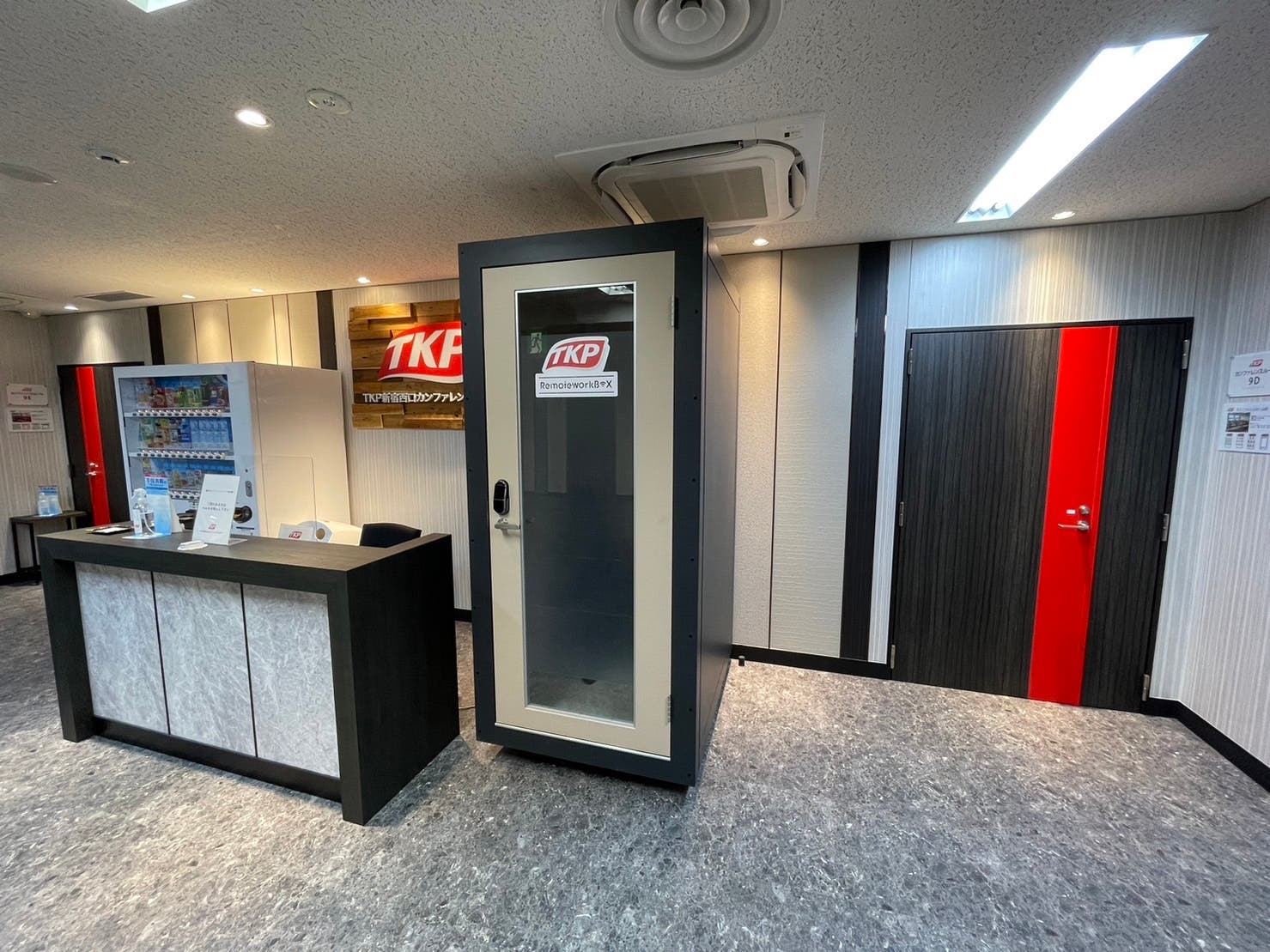 ＜RemoteworkBOX TKP新宿西口店【No.1】＞完全個室⭐️Wi-Fi無料！テレワーク/Zoom/自習の写真1