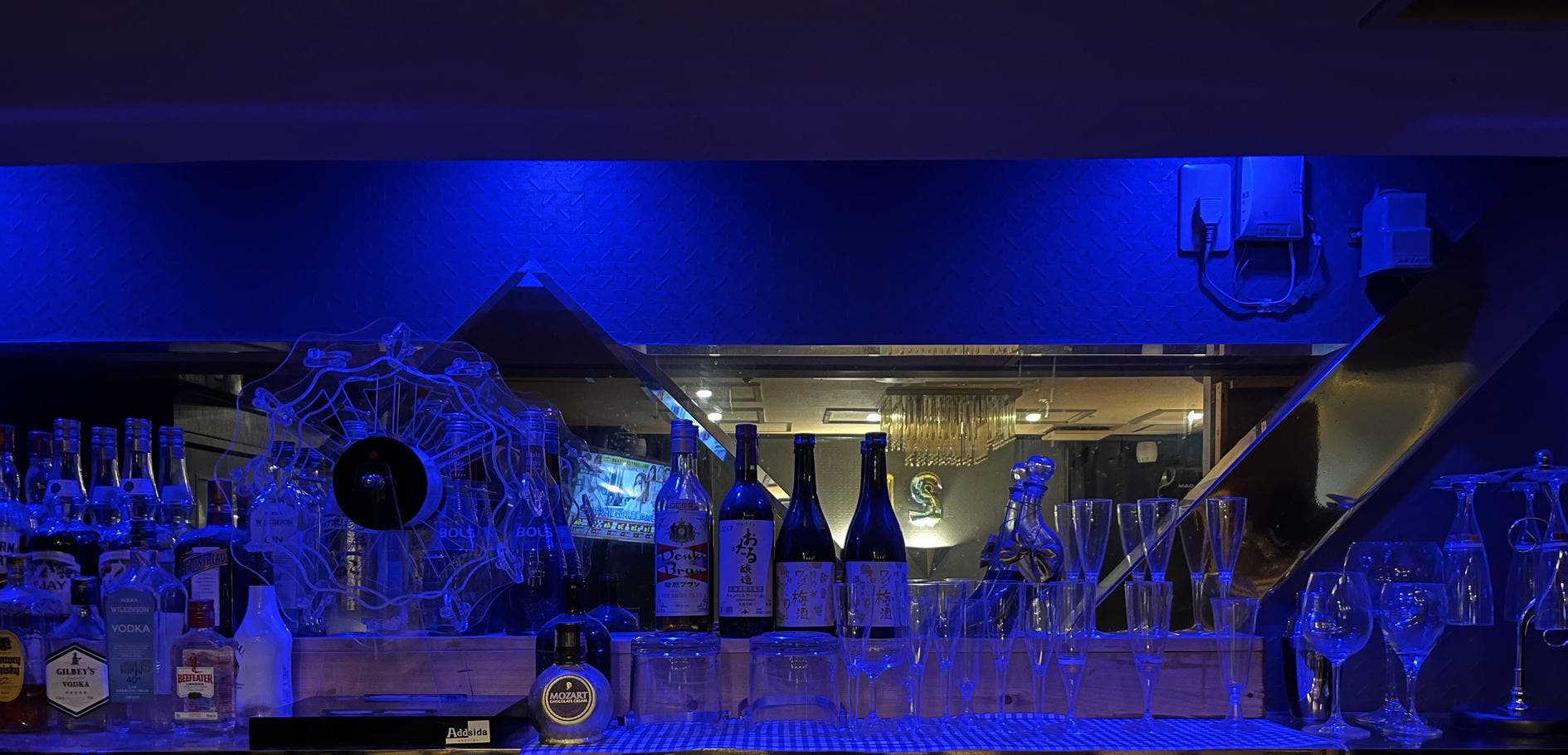 BAR ATHENA【新宿】キッチン・カラオケ・ダーツ・ボードゲーム・マダミス・パーティー・イベント・誕生日会・撮影】の写真9