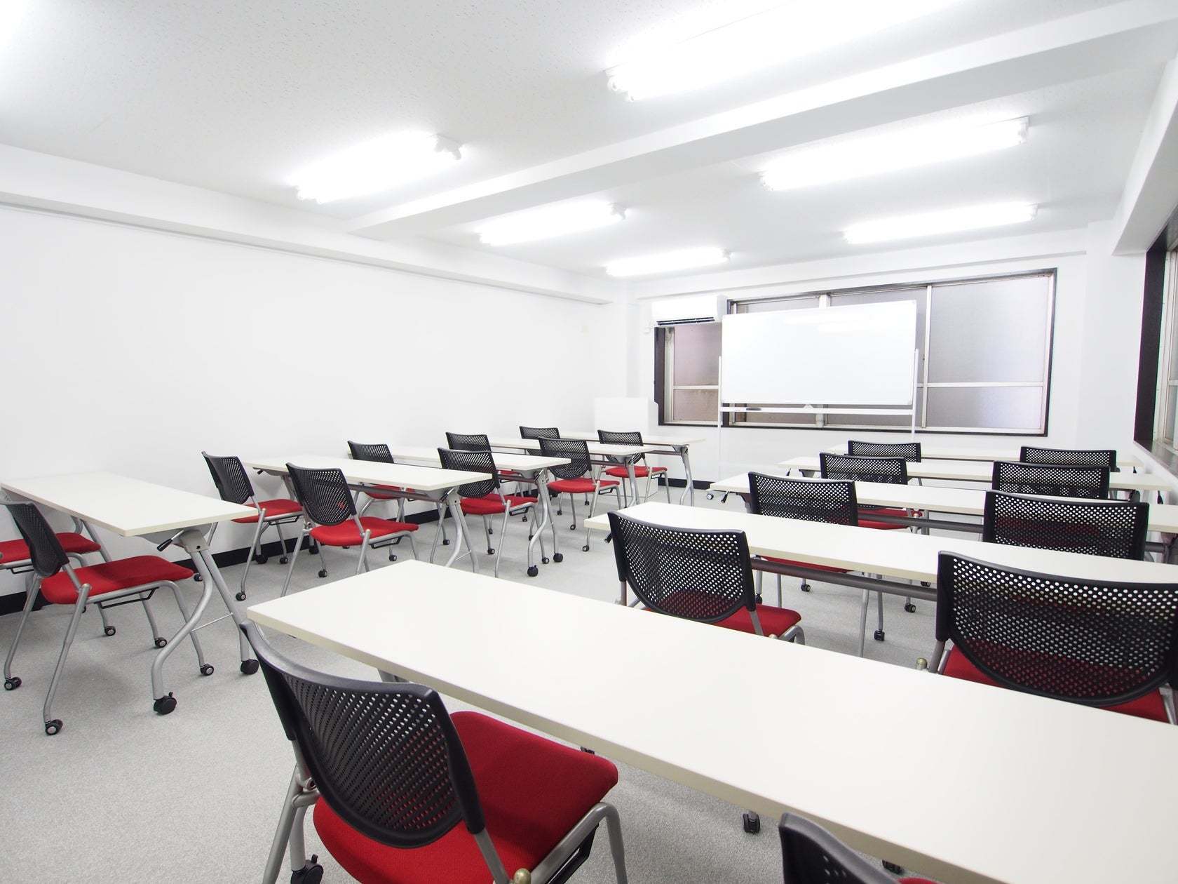 【西新宿駅 徒歩１分】プロジェクター無料🉐高速Wi-Fi💻個室/最大30名/レンタルスペース『Crave西新宿03』の写真2