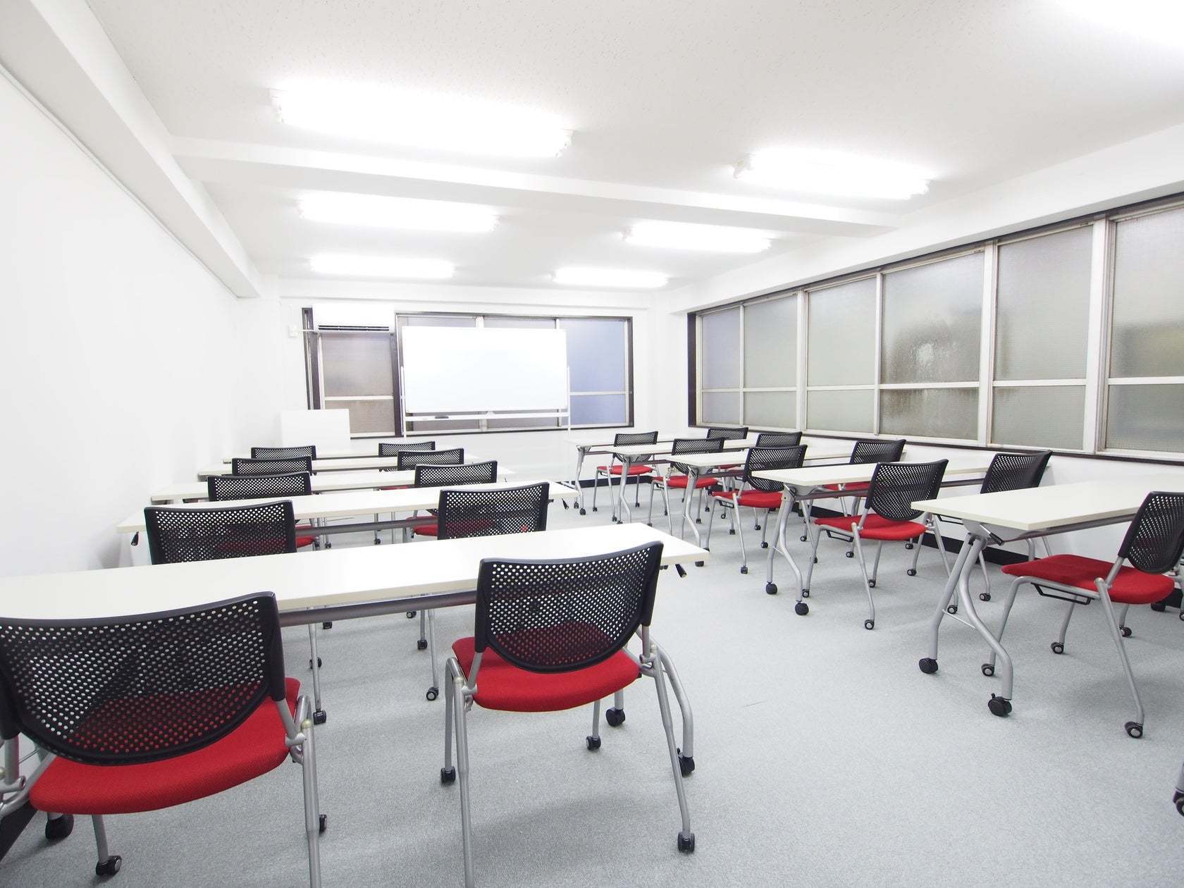 【西新宿駅 徒歩１分】プロジェクター無料🉐高速Wi-Fi💻個室/最大30名/レンタルスペース『Crave西新宿03』の写真4