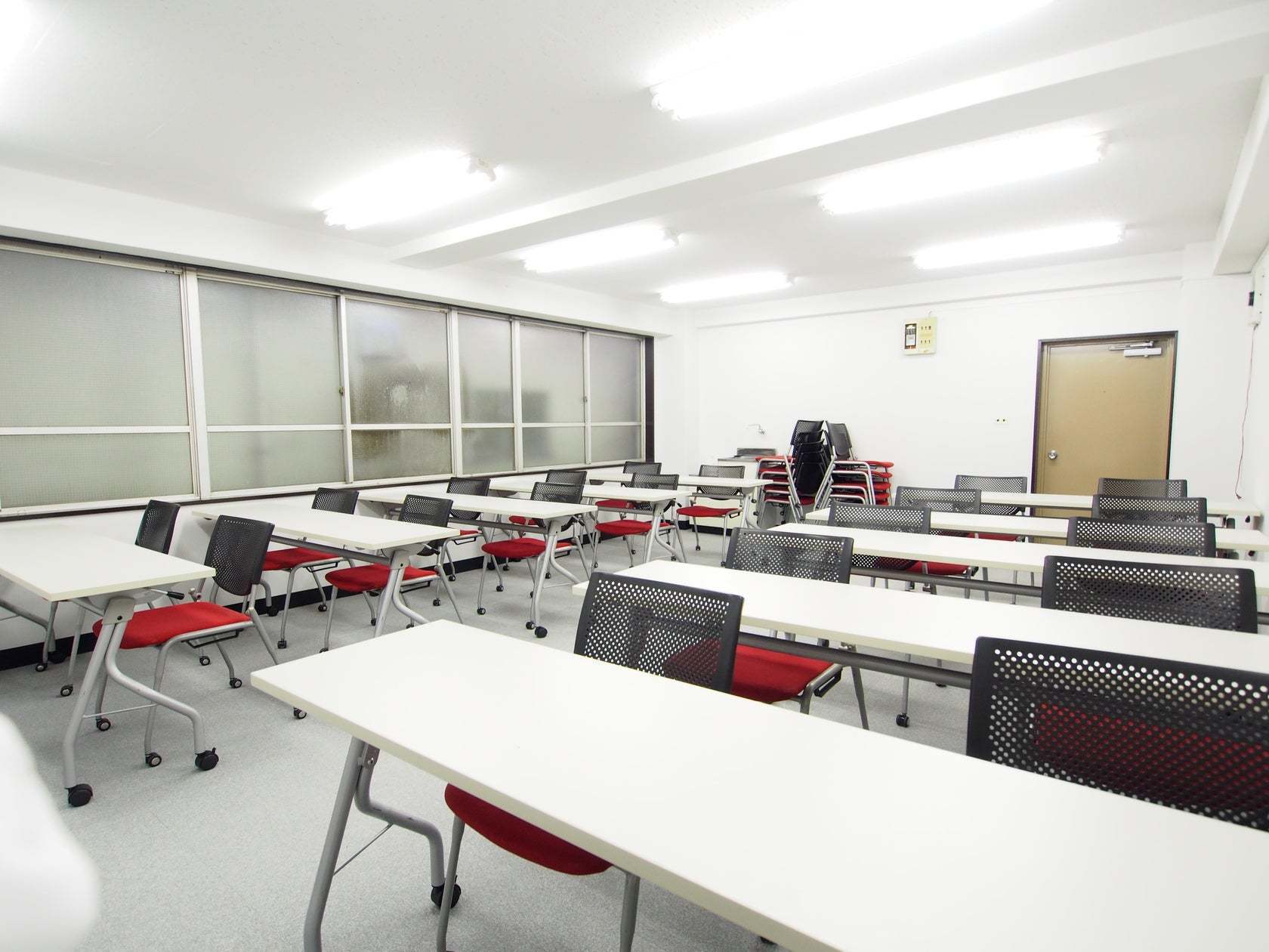 【西新宿駅 徒歩１分】プロジェクター無料🉐高速Wi-Fi💻個室/最大30名/レンタルスペース『Crave西新宿03』の写真5