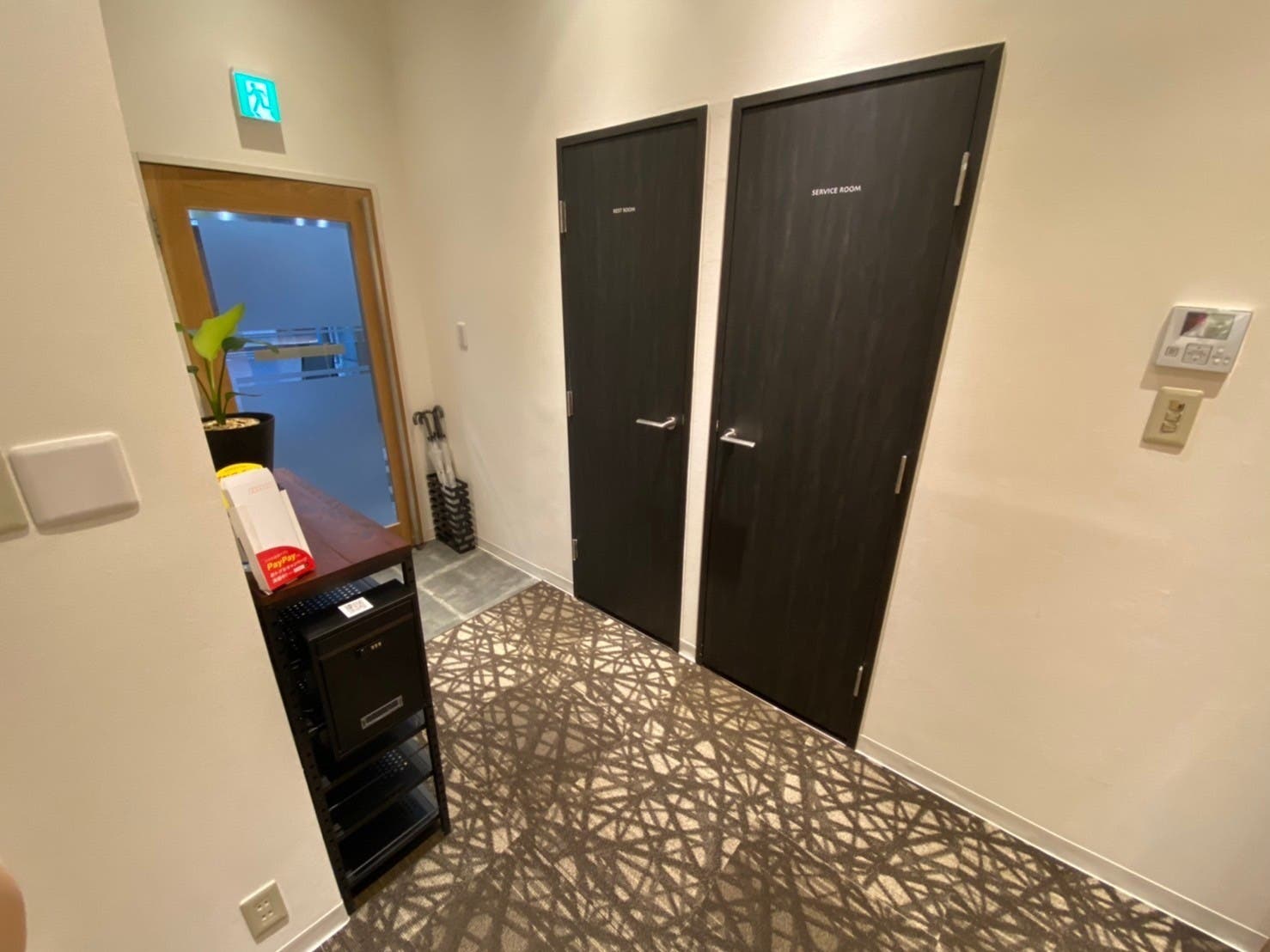 【中目黒６分】大きな鏡と天井高、スタイリッシュなダンススタジオ。ヨガ、ピラティス、撮影、イベントなど多目的に使えます！の写真4