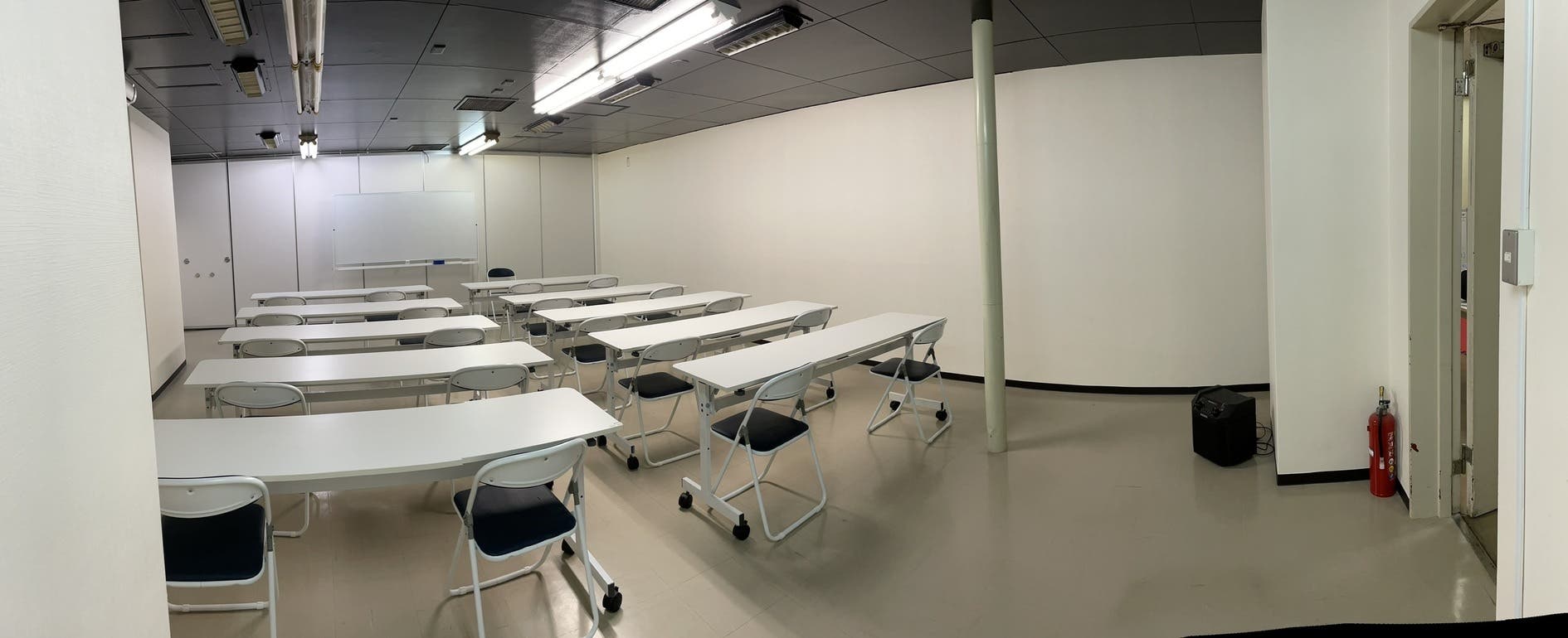 新宿駅から徒歩4分　THビル2階Eルームの写真1