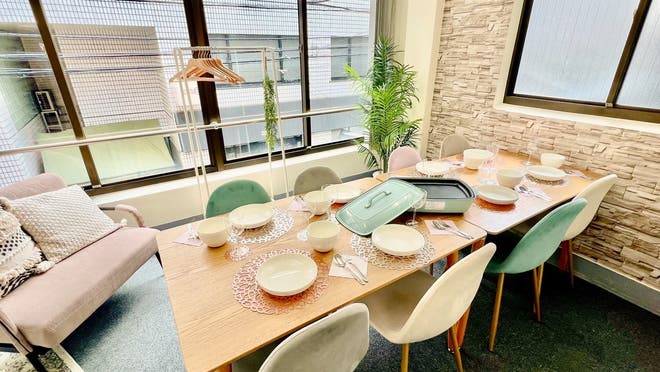 新宿駅 「徒歩4分」🌸【ゴミ捨て代行プラン有・BRUNOホットプレート・無料wifi】✨女子会・パーティー・撮影に✨お洒落で快適の写真1