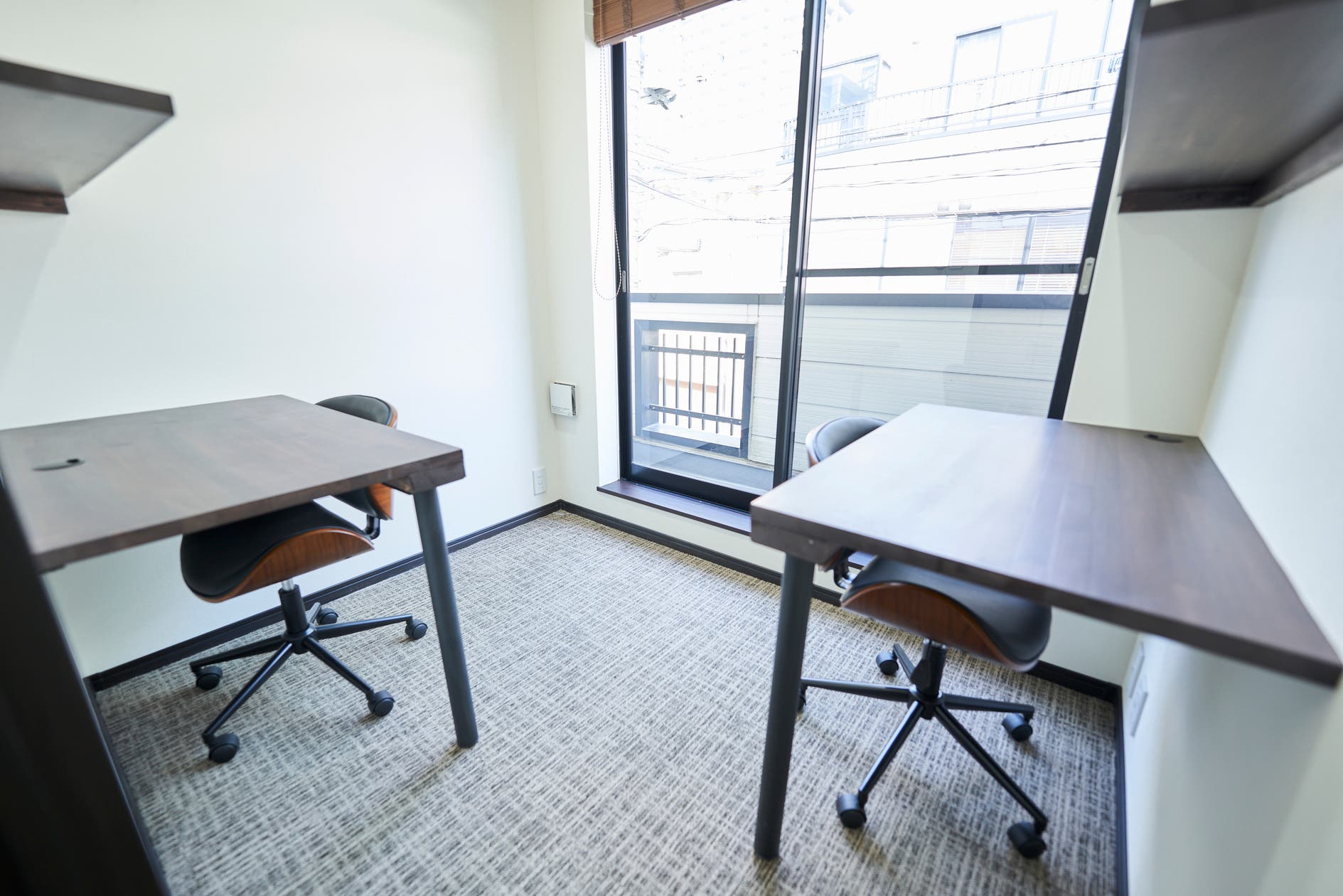 204号室　2名利用可　ワリカンでお得　1日利用でも3,980円！　週末起業　個別指導　英会話教室の写真1