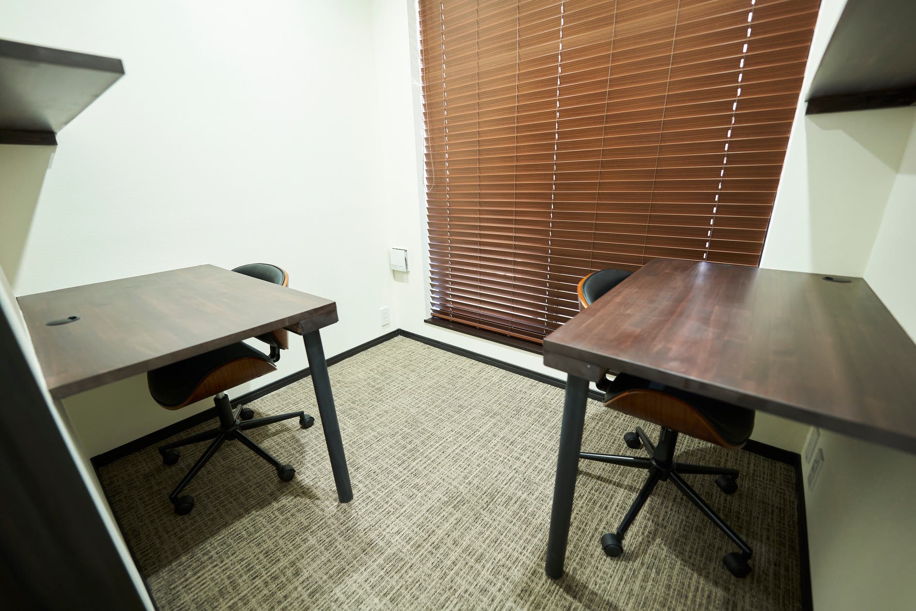 204号室　2名利用可　ワリカンでお得　1日利用でも3,980円！　週末起業　個別指導　英会話教室の写真2