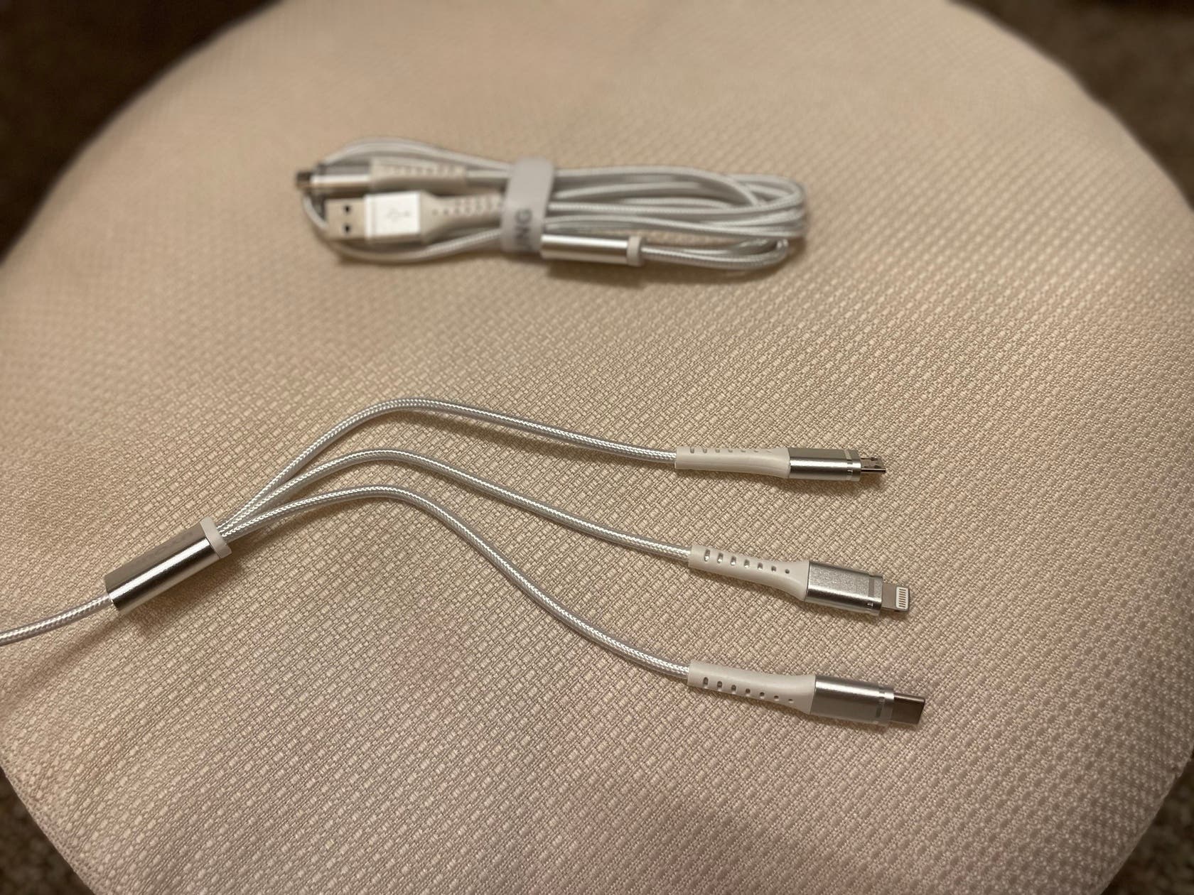 <無料> 3in1 充電ケーブルの画像1