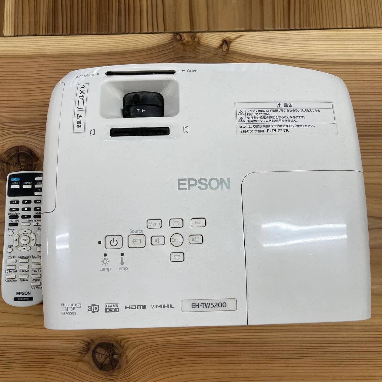 プロジェクターのレンタル（スクリーン無し、白い壁に投写）の画像3