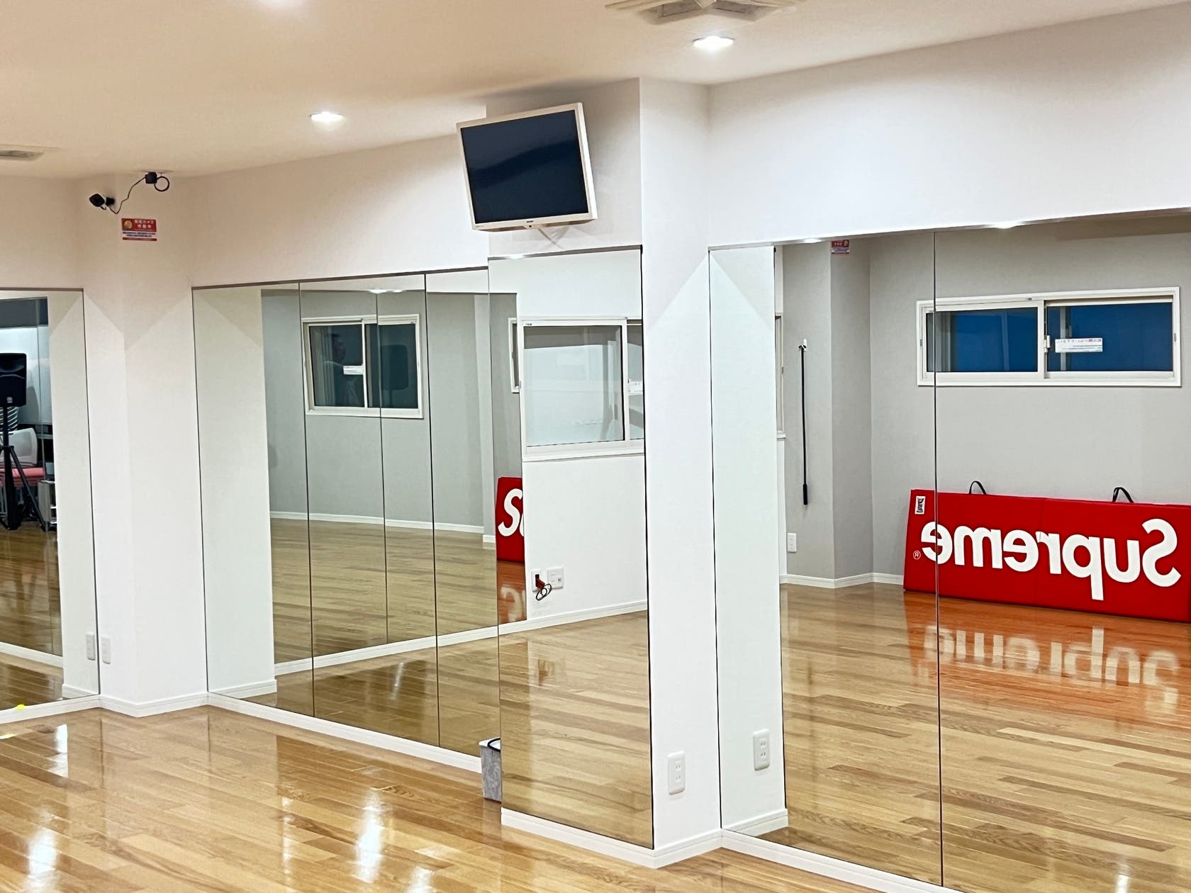 ダンスのできるスタジオ2F 駅から徒歩3分、綺麗！清潔！！フローリングの写真6