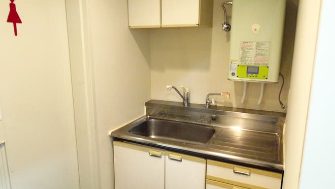 《大阪会議室 大阪御堂筋ビル貸し会議室 M1会議室(地下4階)》「本町駅」14番出口直結!/最大72名利用の貸し会議室の写真19