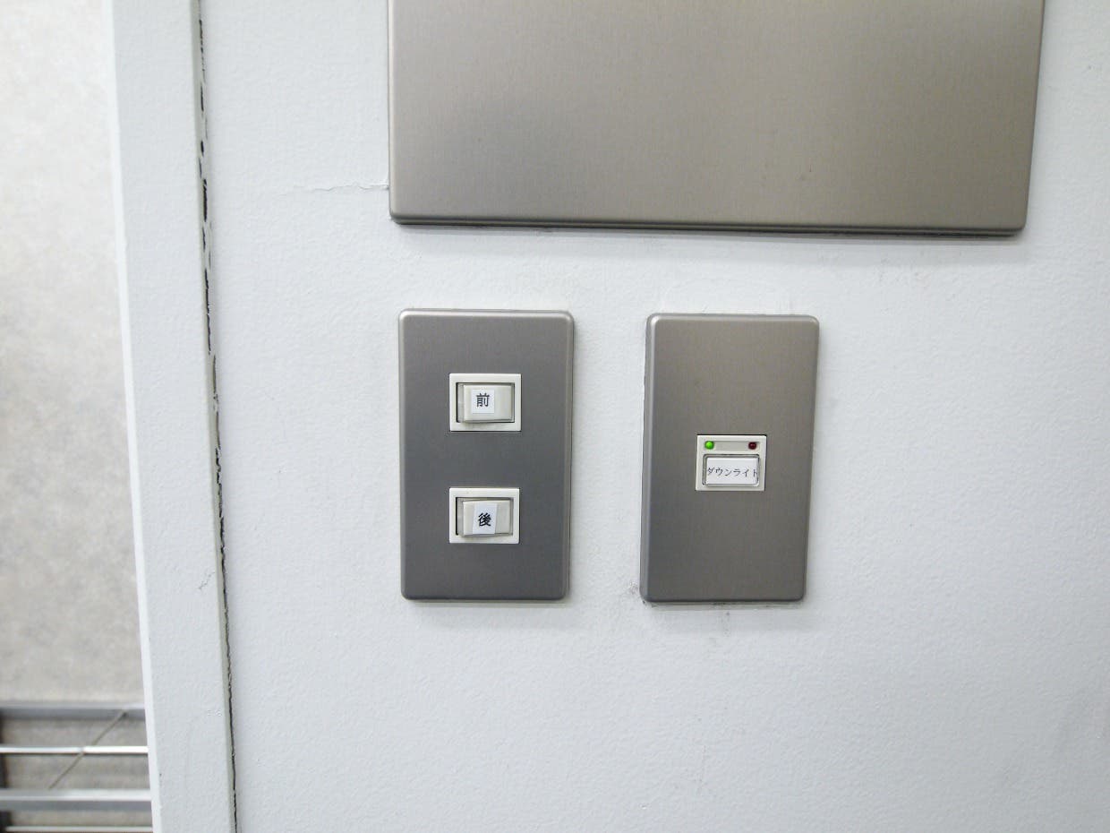 《大阪会議室　大阪御堂筋ビル貸し会議室　M2会議室（地下4階）》「本町駅」14番出口直結！／最大72名利用の貸し会議室の写真5