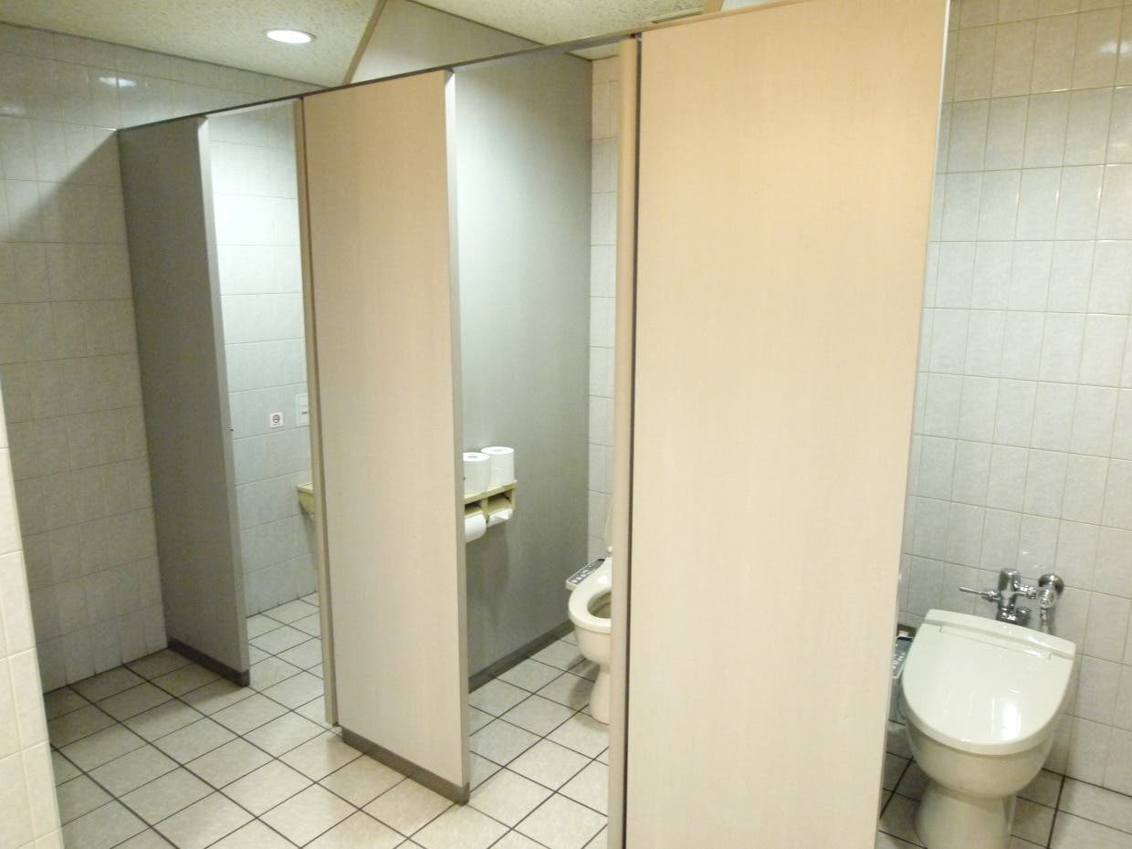 《大阪会議室　大阪御堂筋ビル貸し会議室　M2会議室（地下4階）》「本町駅」14番出口直結！／最大72名利用の貸し会議室の写真11