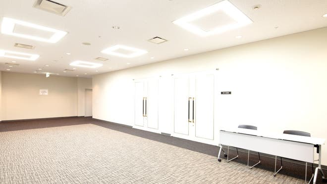 《大阪会議室 大阪御堂筋ビル貸し会議室 M3会議室(地下4階)》「本町駅」14番出口直結!/最大117名利用の貸し会議室の写真3