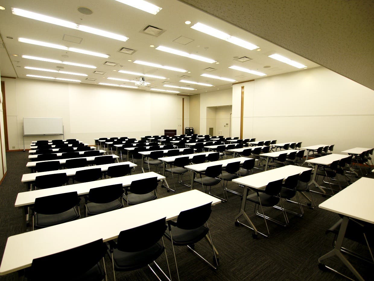 《大阪会議室　大阪御堂筋ビル貸し会議室　M3会議室（地下4階）》「本町駅」14番出口直結！／最大117名利用の貸し会議室の写真6