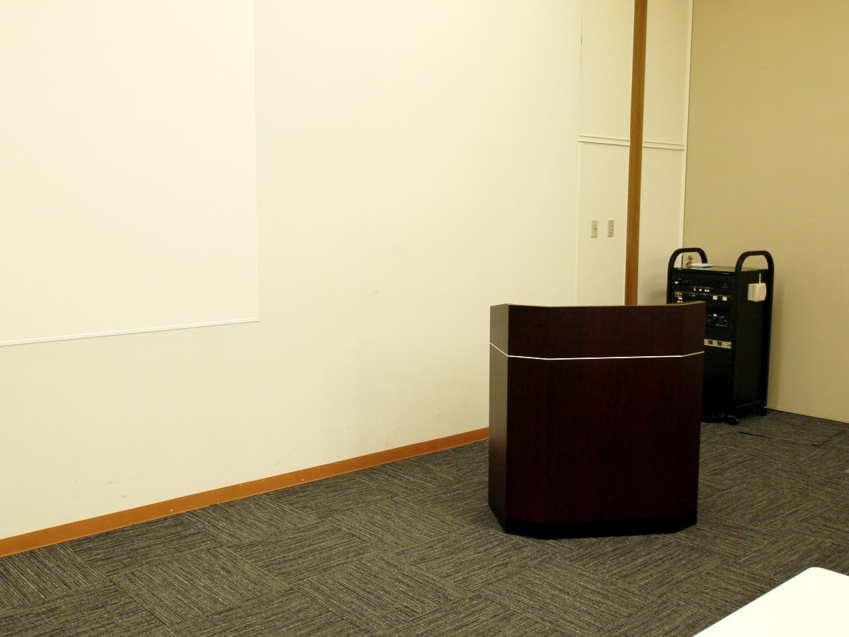 《大阪会議室　大阪御堂筋ビル貸し会議室　M3会議室（地下4階）》「本町駅」14番出口直結！／最大117名利用の貸し会議室の写真10