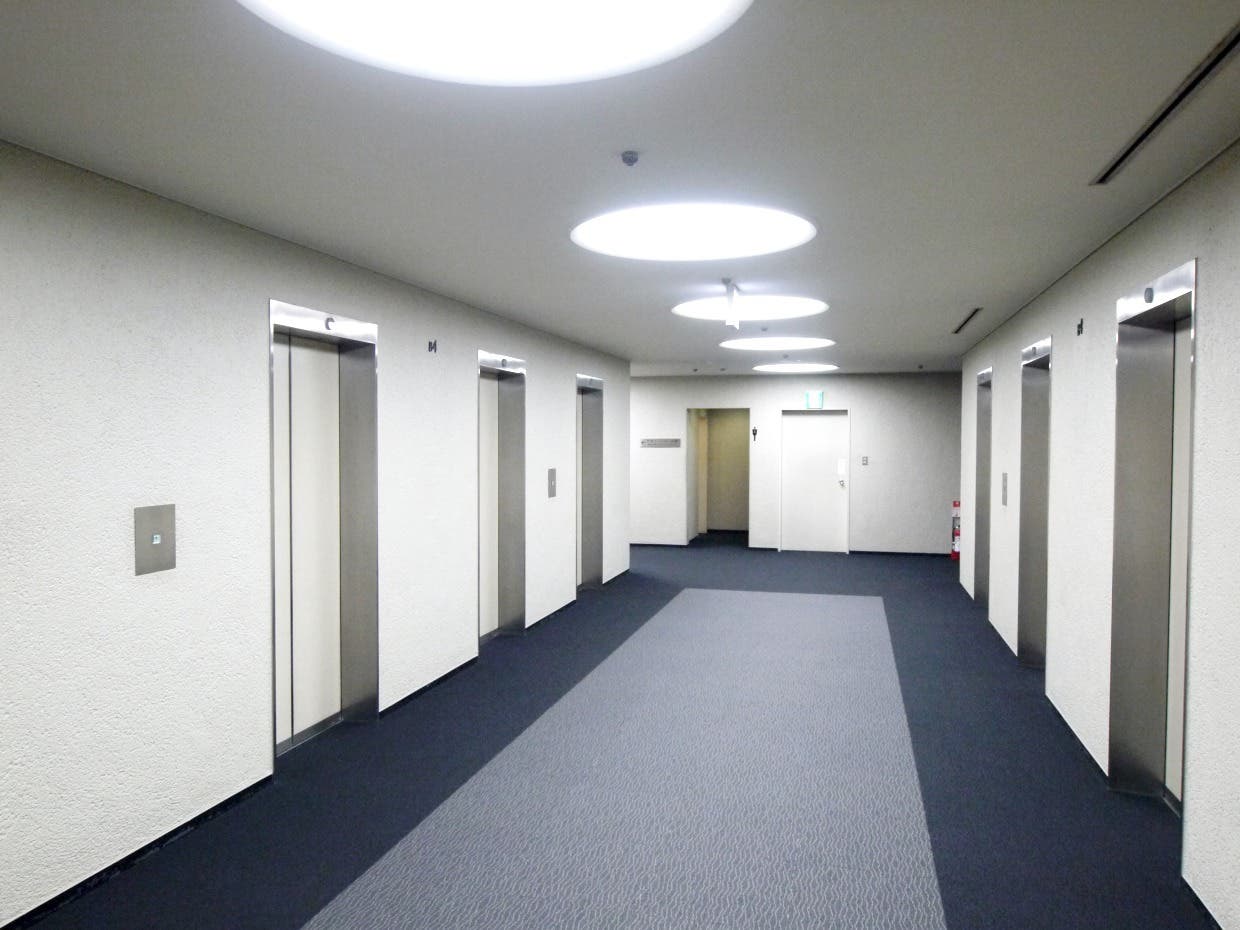 《大阪会議室　大阪御堂筋ビル貸し会議室　M3会議室（地下4階）》「本町駅」14番出口直結！／最大117名利用の貸し会議室の写真17