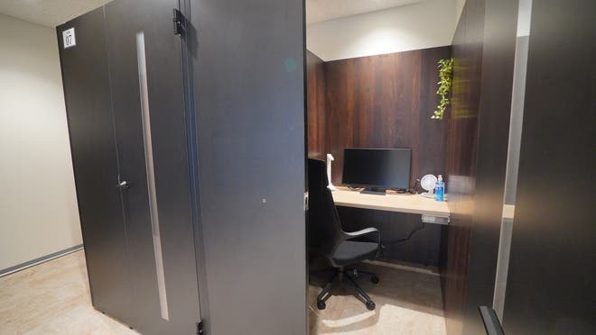 <ODAKYU RENTAL SPACE 栗平No.8>改札横🚃半個室🚪Wi-Fi📶モニター🖥テレワーク/勉強/作業場所の写真1