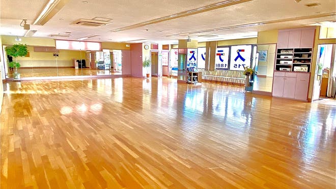 広い!安い!便利!ダンス練習、ヨガ、体操などに最適♪横浜 井土ヶ谷駅徒歩1分!140㎡のフロア♪、大きな鏡ありますの写真1