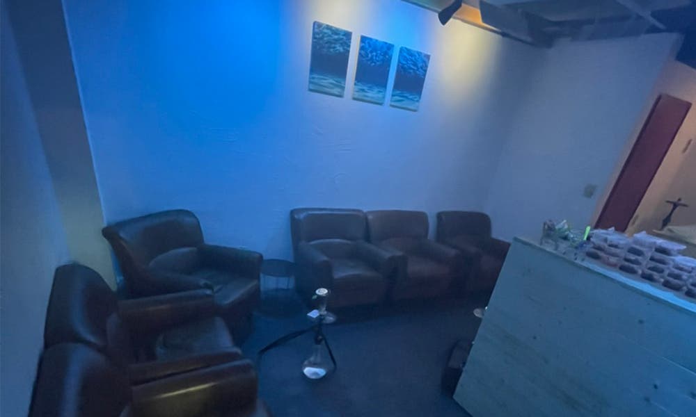 心斎橋駅徒歩５分の隠れ家スペース、友達と恋人とゆったりできる深海のような空間ですの写真1