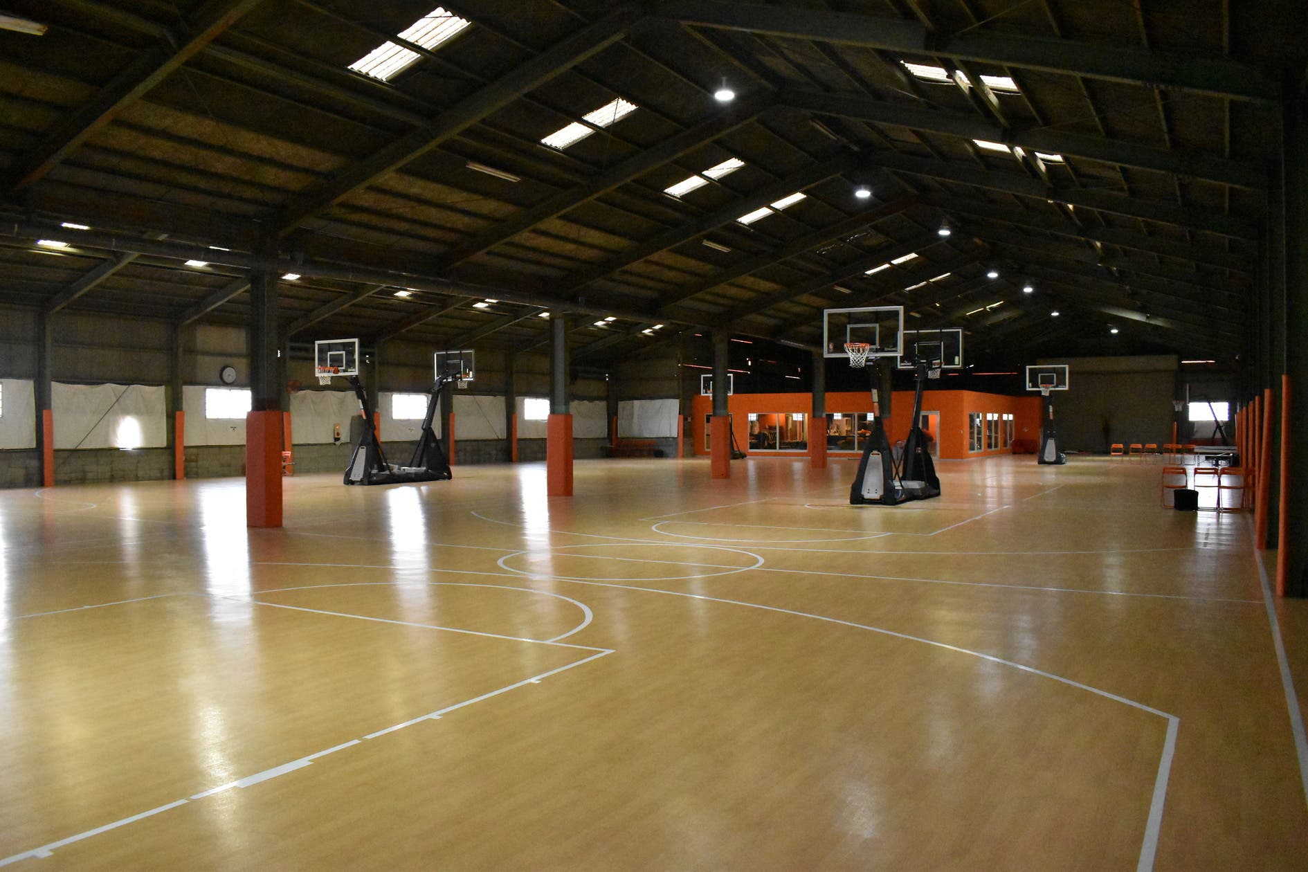 【堺市中区でスポーツをしよう！】バスケットボールコートをまるごと貸切　スポーツ・ダンス・発表会・撮影に使いませんか？！の写真2