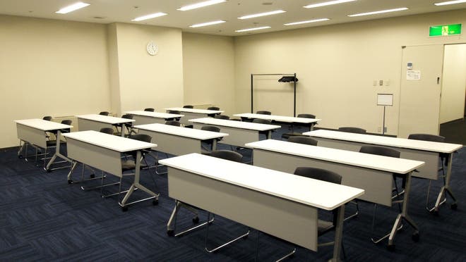 《大阪会議室 大阪御堂筋ビル貸し会議室 M4会議室(地下4階)》「本町駅」14番出口直結!/最大45名利用の貸し会議室の写真4