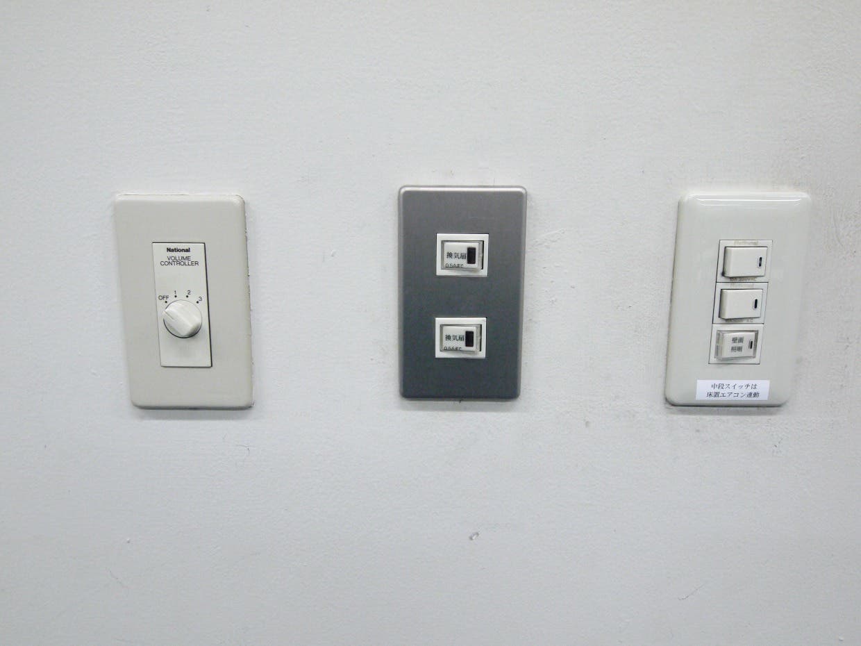 《大阪会議室　大阪御堂筋ビル貸し会議室　M4会議室（地下4階）》「本町駅」14番出口直結！／最大45名利用の貸し会議室の写真9