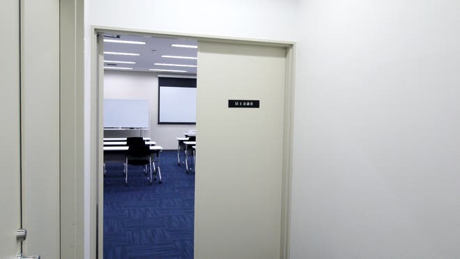 《大阪会議室 大阪御堂筋ビル貸し会議室 M4会議室(地下4階)》「本町駅」14番出口直結!/最大45名利用の貸し会議室の写真10