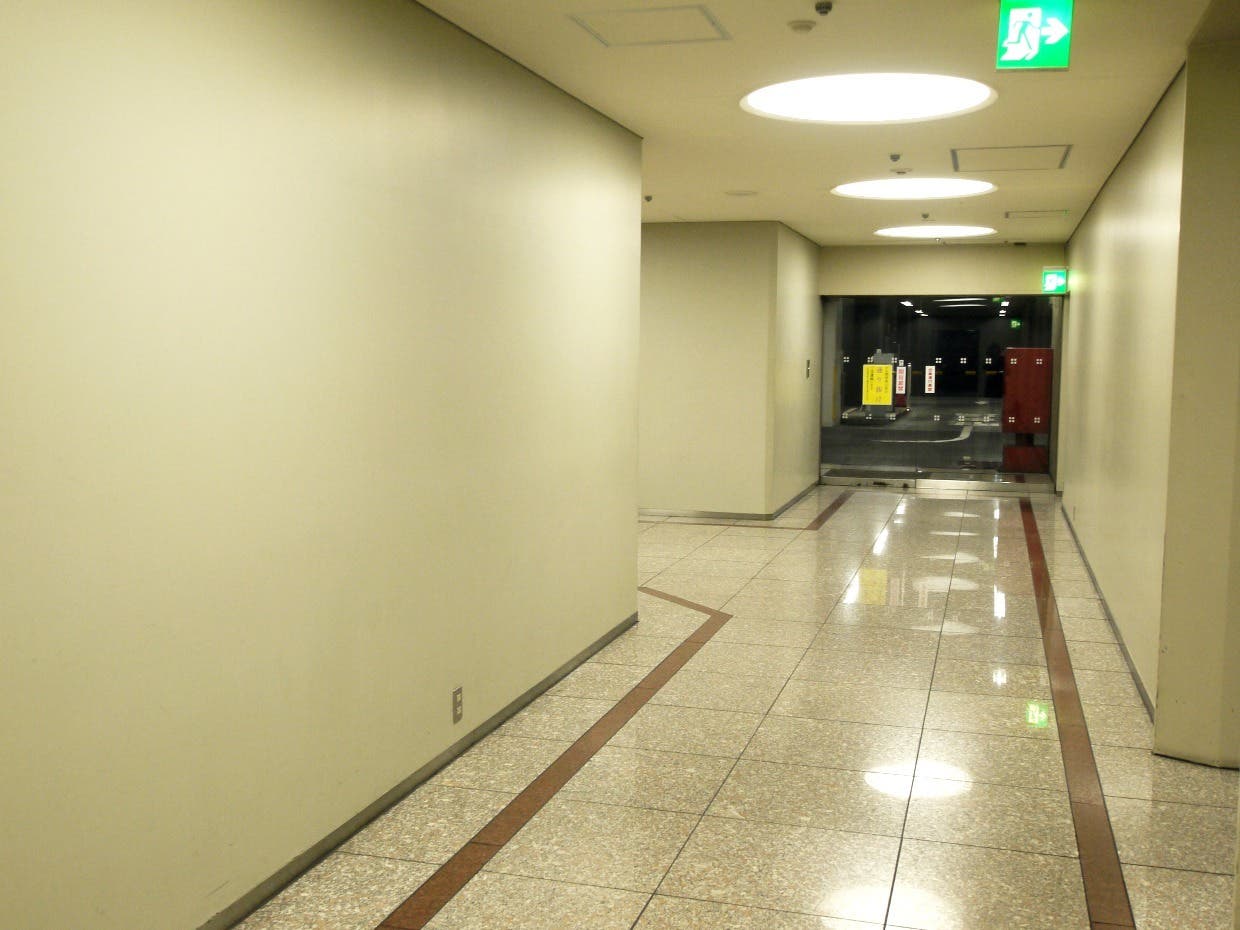 《大阪会議室　大阪御堂筋ビル貸し会議室　M4会議室（地下4階）》「本町駅」14番出口直結！／最大45名利用の貸し会議室の写真21