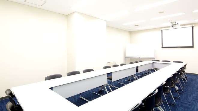 《大阪会議室 大阪御堂筋ビル貸し会議室 M5会議室(地下4階)》「本町駅」14番出口直結!/最大24名利用の貸し会議室の写真1