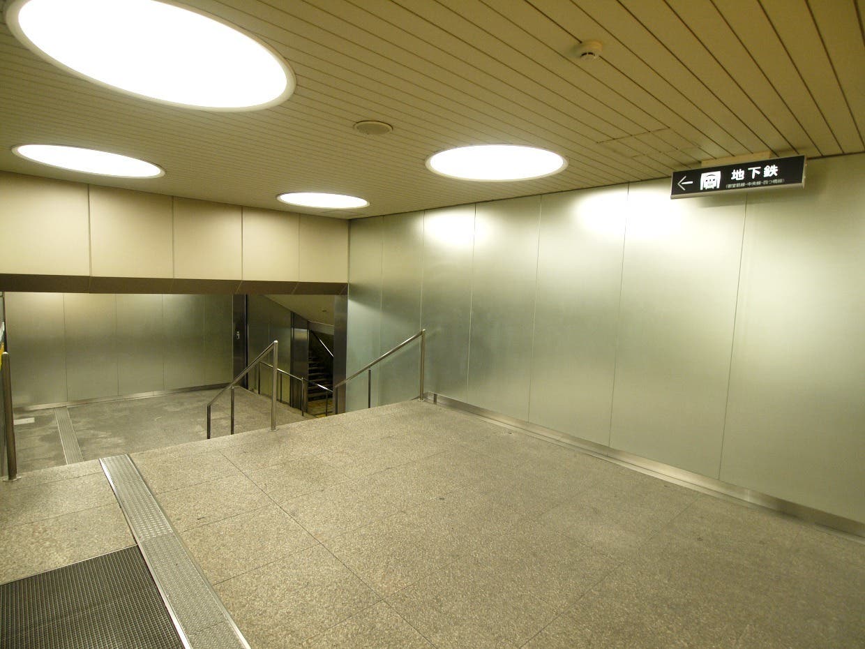 《大阪会議室　大阪御堂筋ビル貸し会議室　M5会議室（地下4階）》「本町駅」14番出口直結！／最大24名利用の貸し会議室の写真21