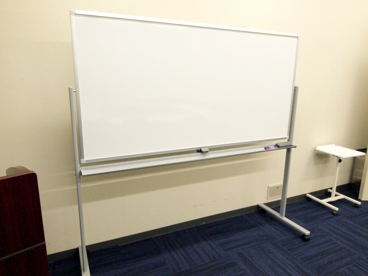 《大阪会議室　大阪御堂筋ビル貸し会議室　M6会議室（地下4階）》「本町駅」14番出口直結！／最大18名利用の貸し会議室の写真6