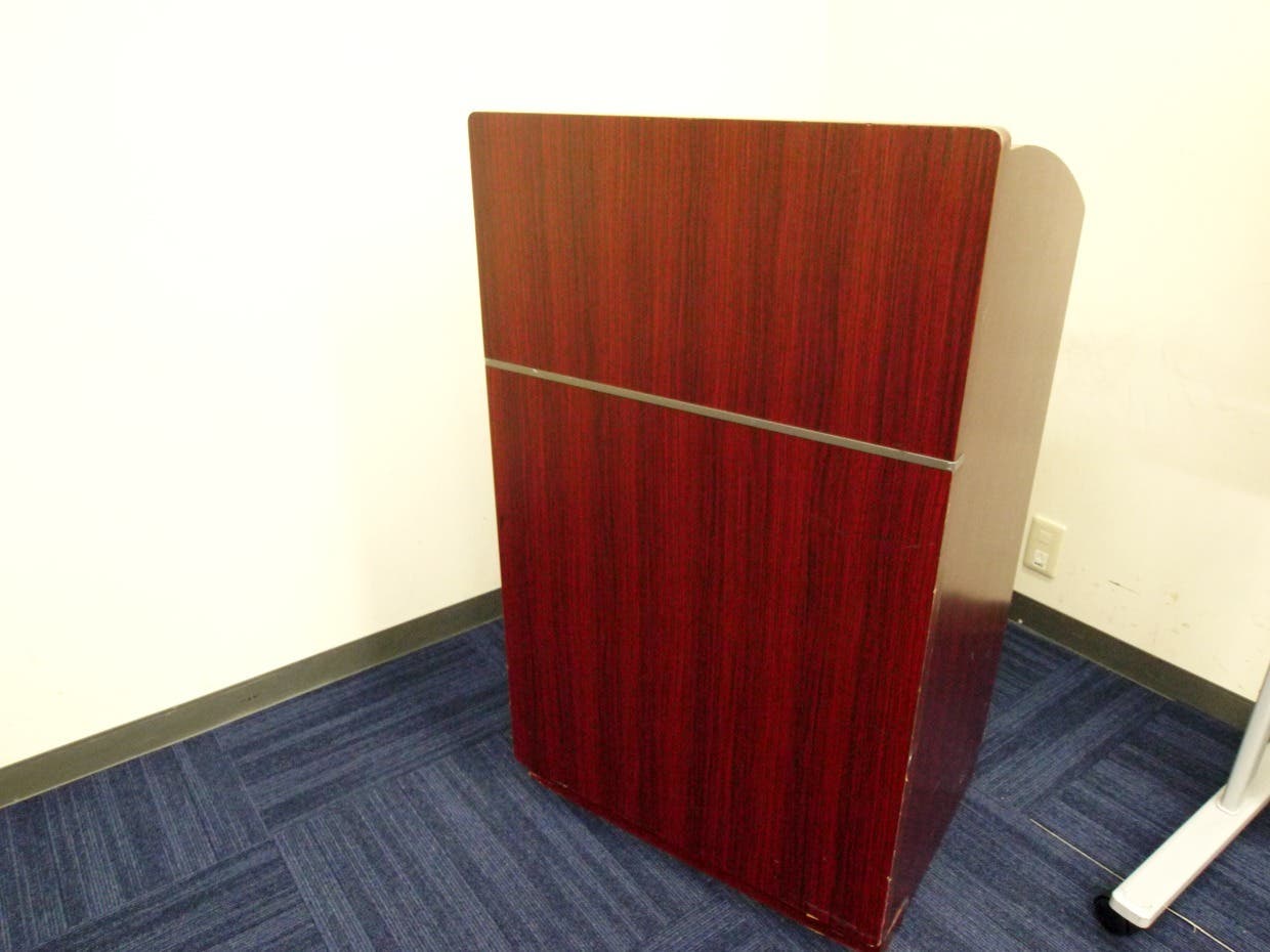 《大阪会議室　大阪御堂筋ビル貸し会議室　M6会議室（地下4階）》「本町駅」14番出口直結！／最大18名利用の貸し会議室の写真7